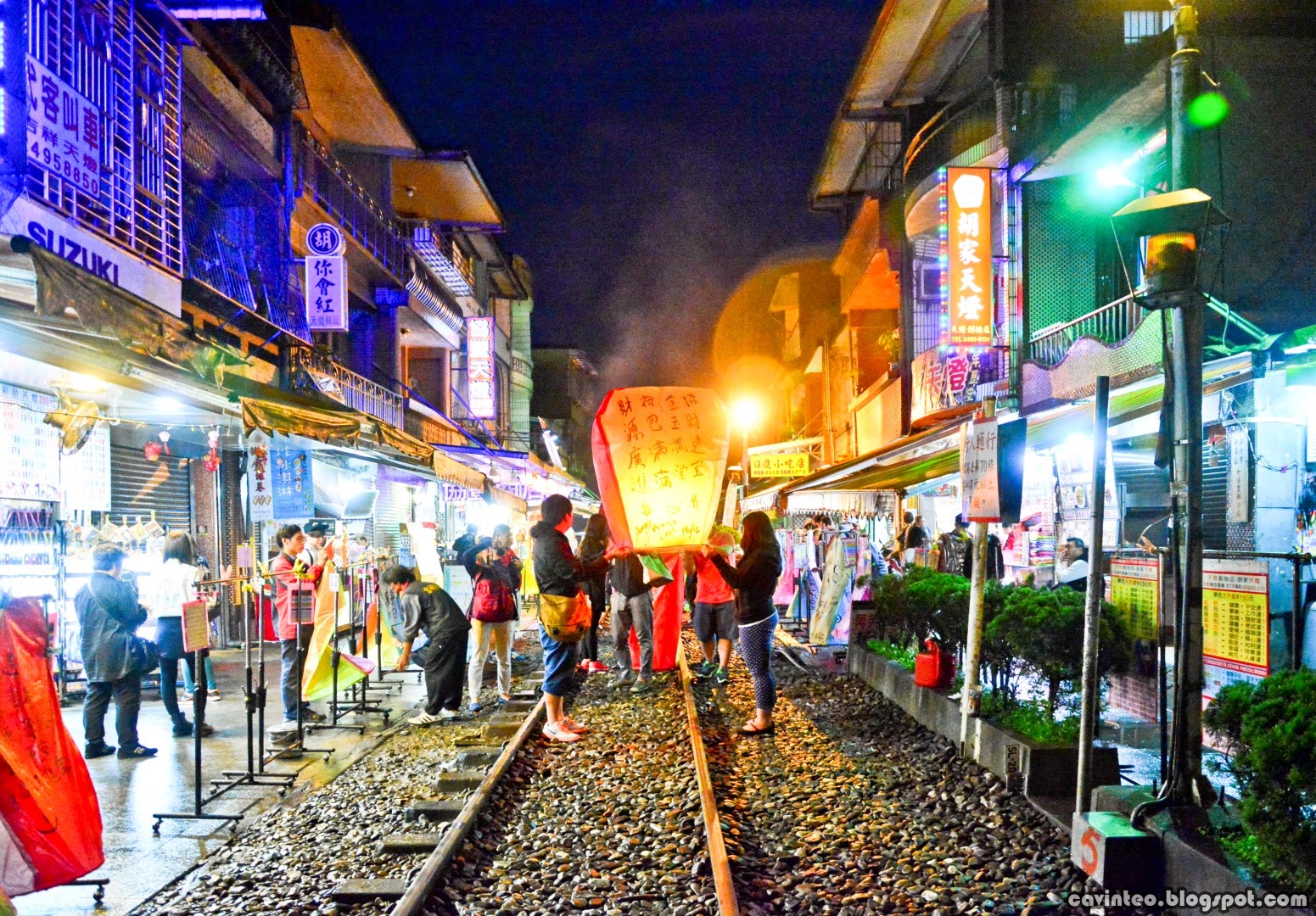 Entree Kibbles: Shifen Old Street - Release the Sky Lanterns (十分放天燈 ...